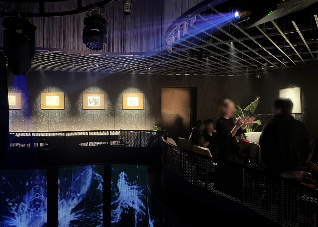 【大量写真あり】圧倒的世界観！30代男がTHEATER 010へ潜入してみた！ – invite